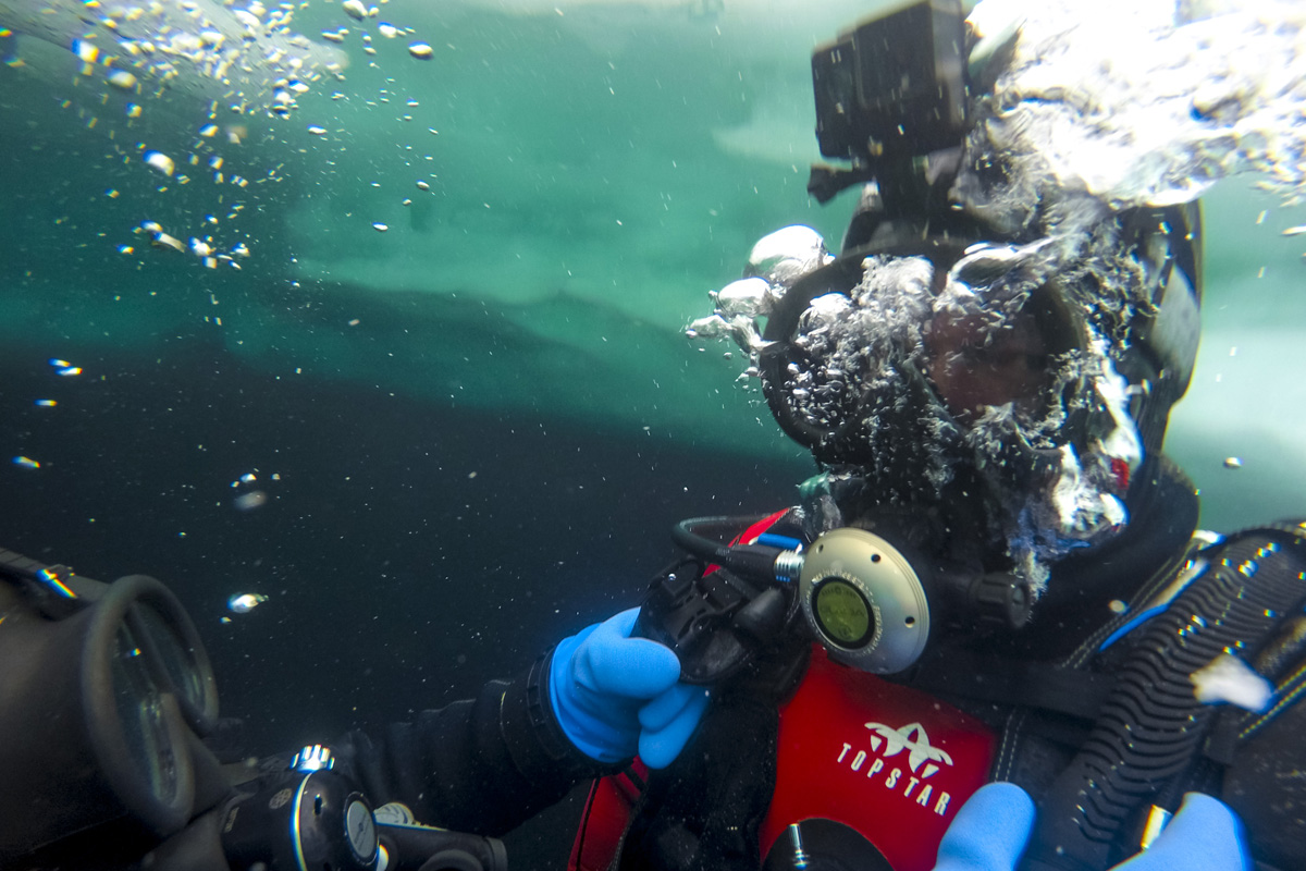 Ice diving Tignes : Winter snow holiday activities for non skiers